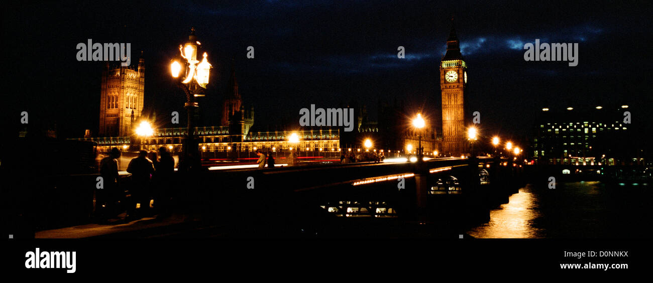 Night view showing the bank of england hi-res stock photography and ...