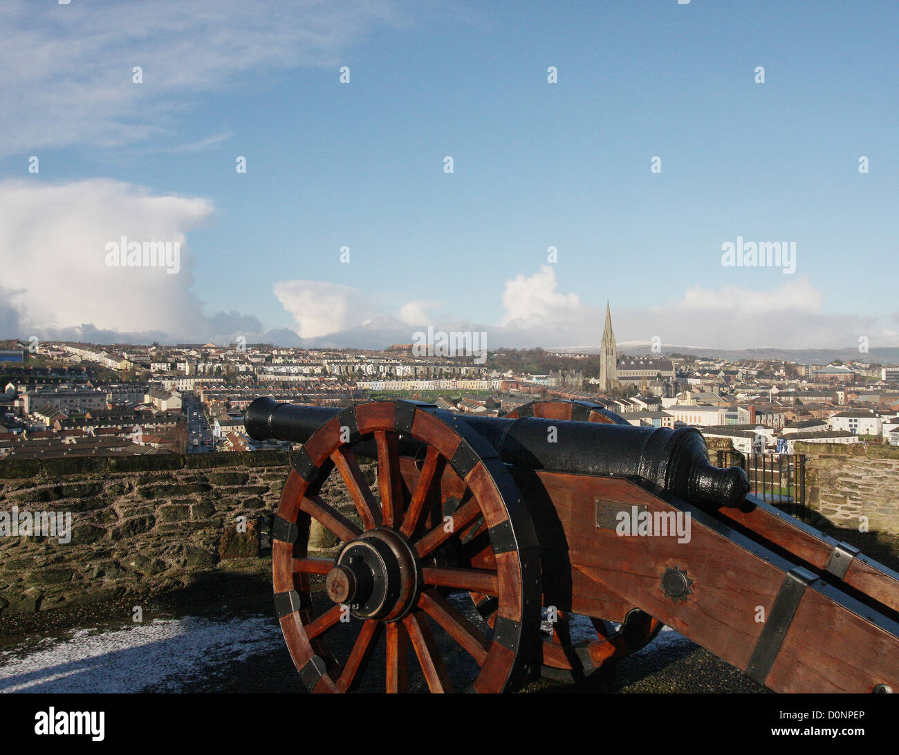 Derry walls hi-res stock photography and images - Alamy