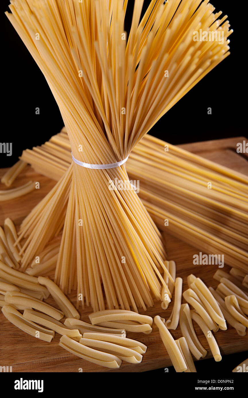 Ribbon tied bunch of spaghetti pasta over black background Stock Photo ...