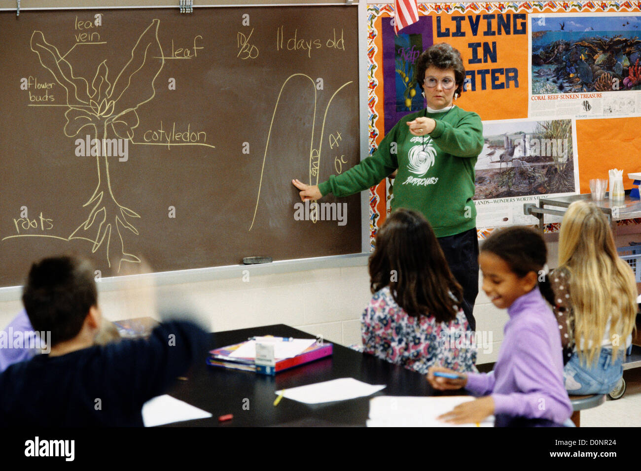 People of color in science hi-res stock photography and images - Alamy