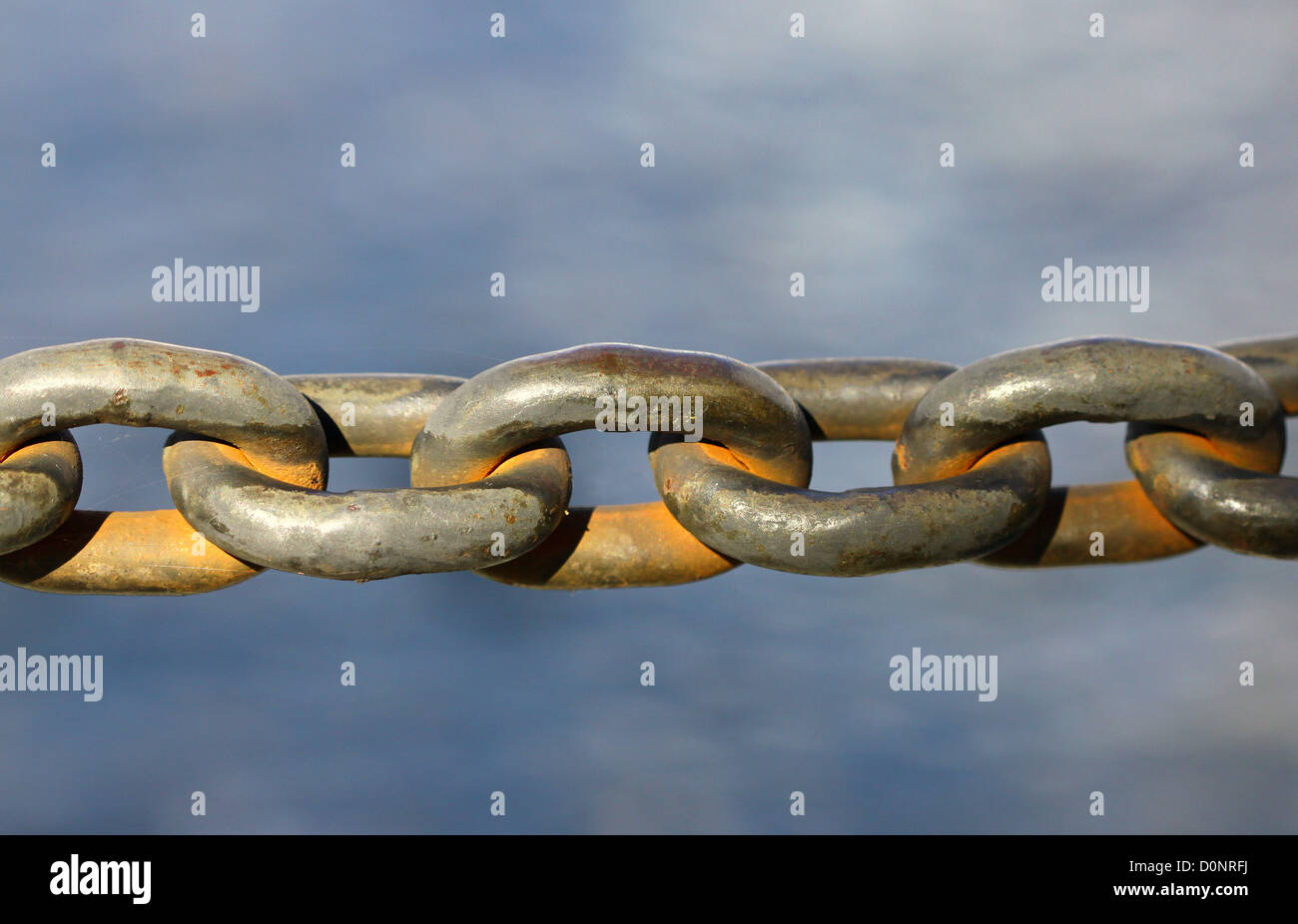 Orange rust chain hi-res stock photography and images - Alamy