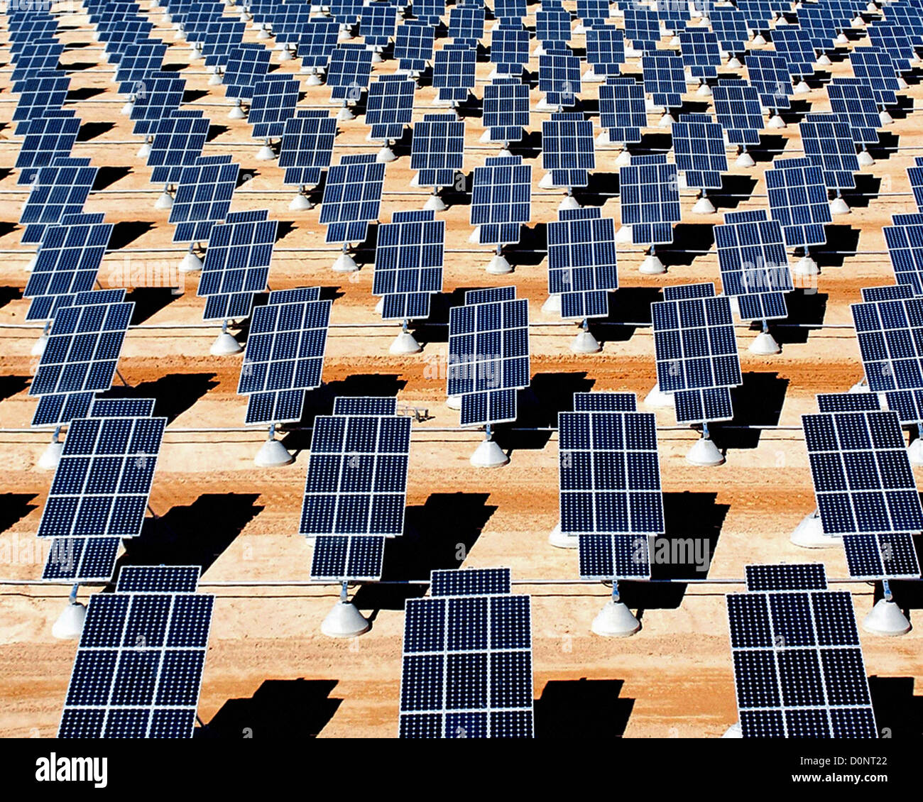 Nevada solar array hi-res stock photography and images - Alamy