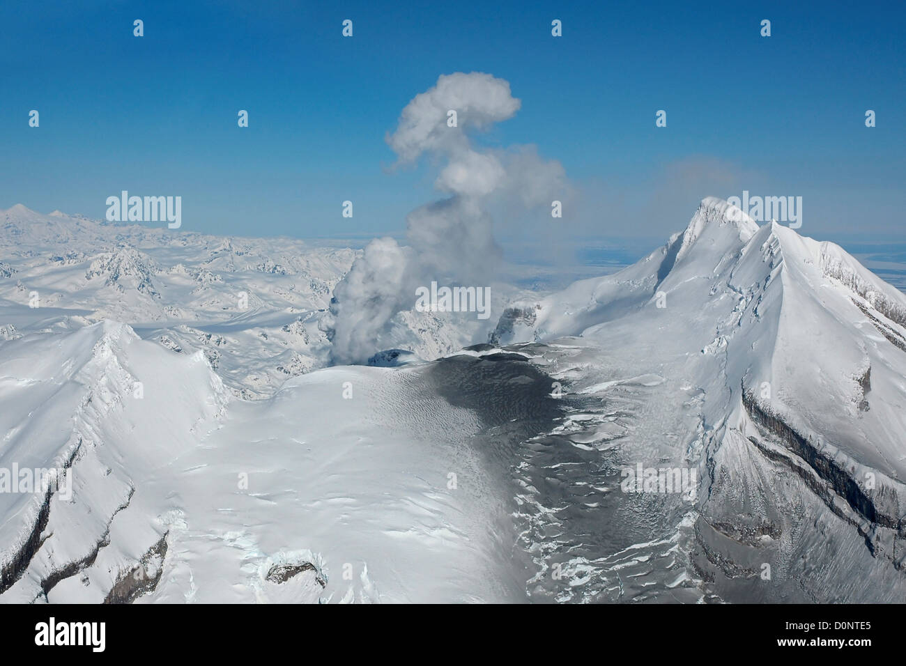 Redoubt volcano eruption hi-res stock photography and images - Alamy