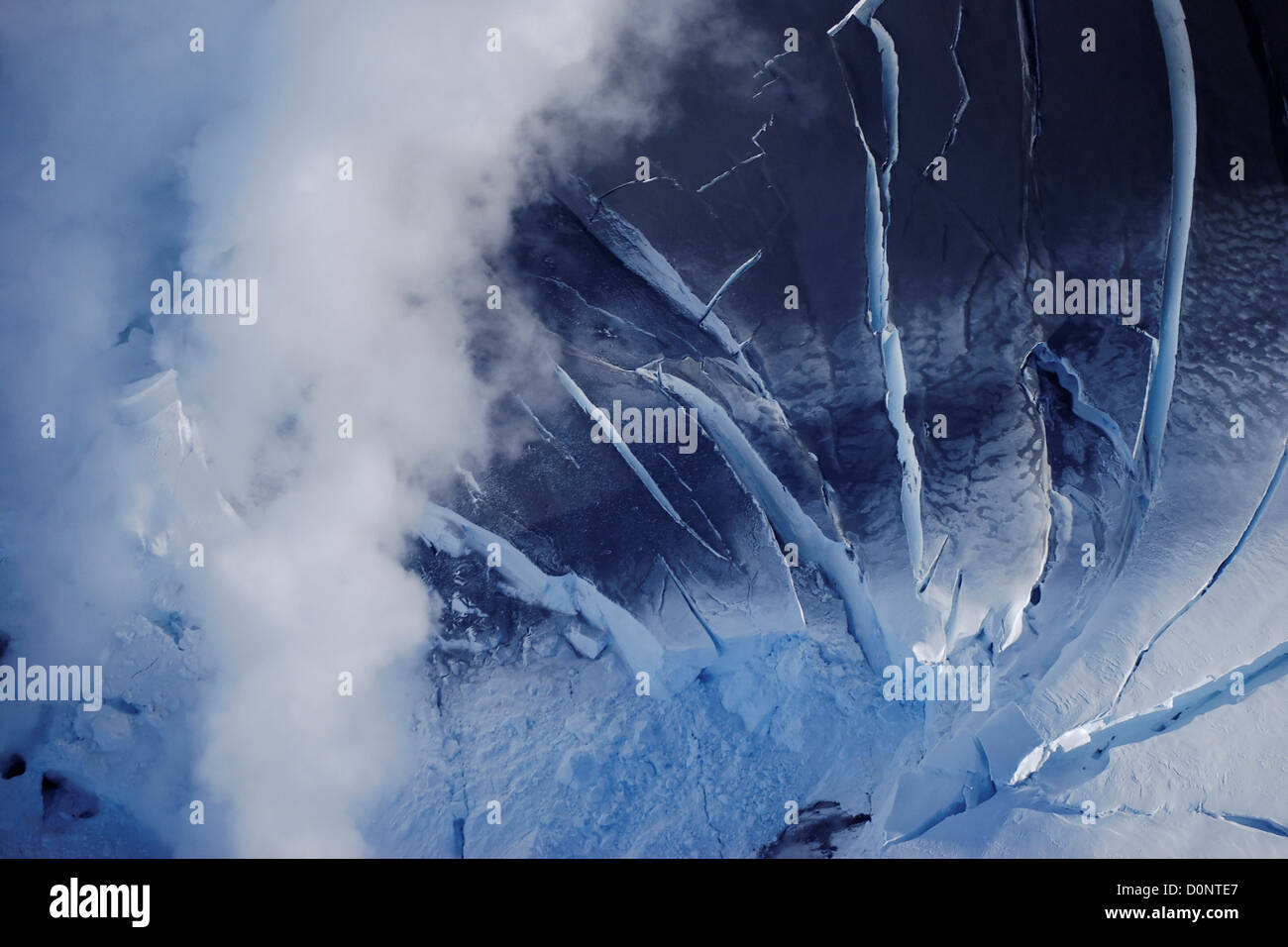 Redoubt volcano eruption hi-res stock photography and images - Alamy