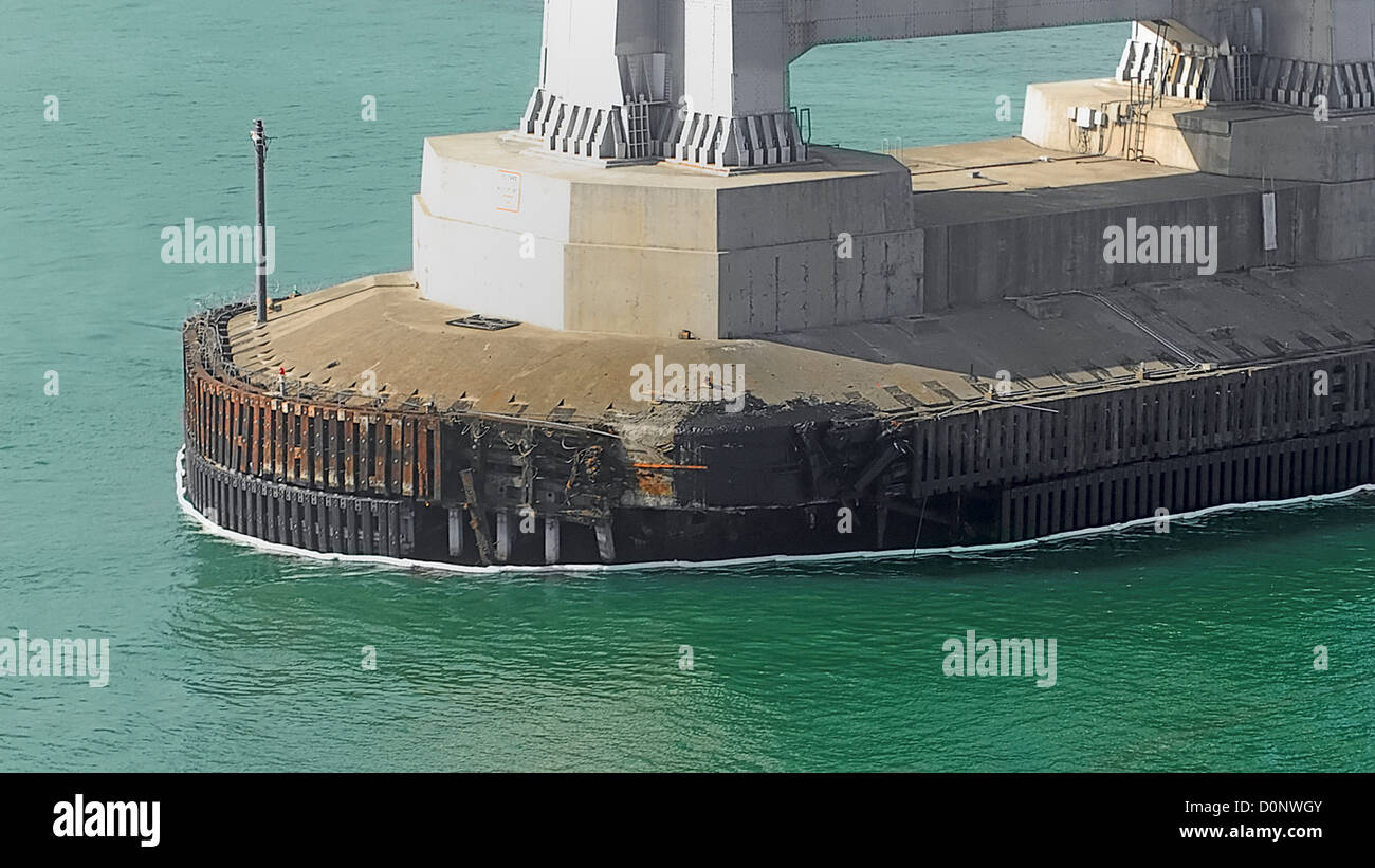 Bay bridge oakland damage hi-res stock photography and images - Alamy