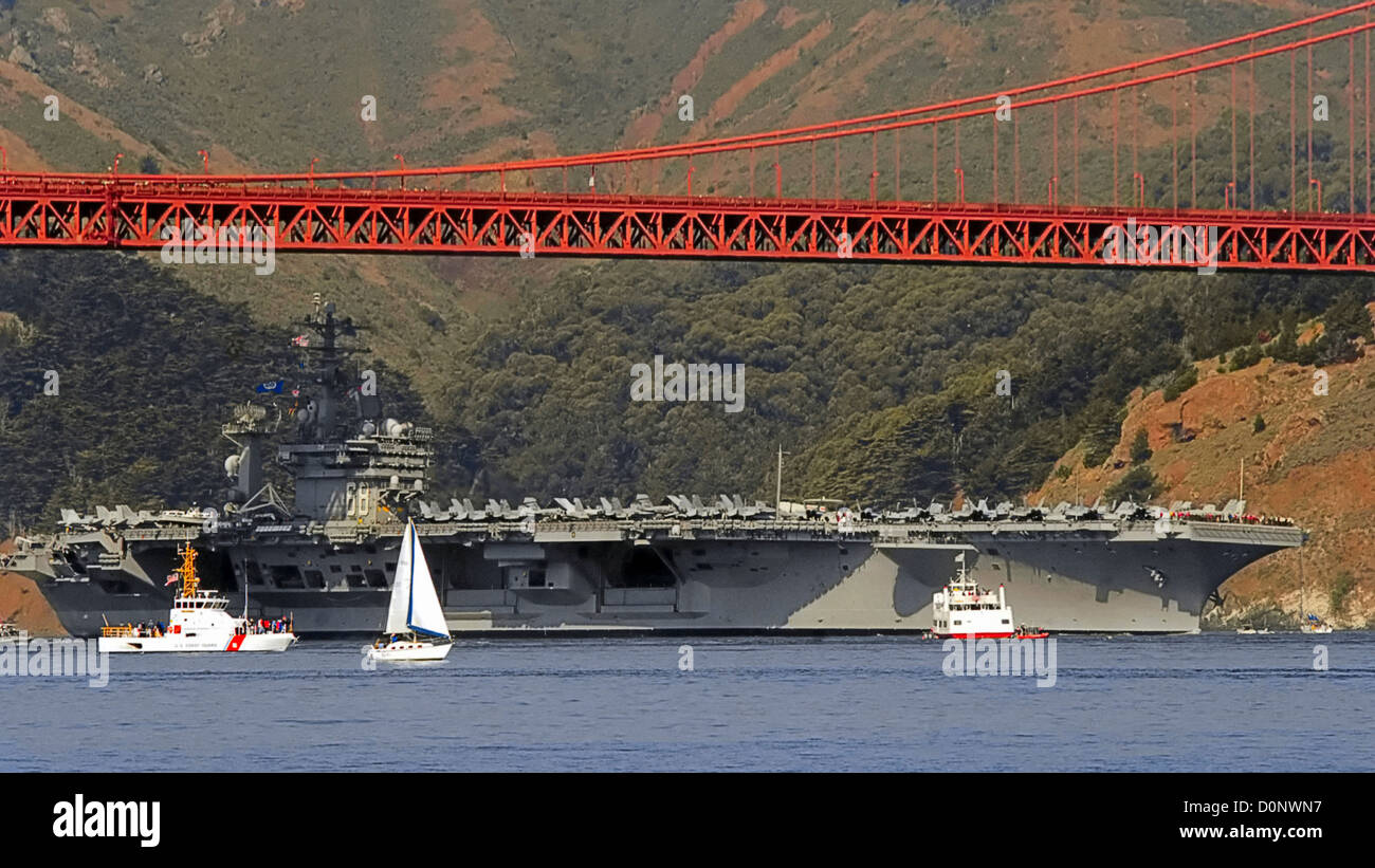 Aircraft Carrier Passing Under Golden Gate Bridge Stock Photo - Alamy