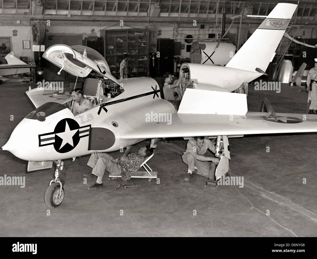 Aircraft disassembly center hi-res stock photography and images - Alamy