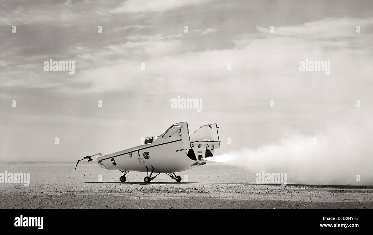 White rockets hi-res stock photography and images - Alamy