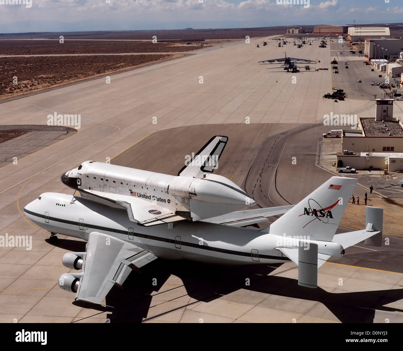 Boeing 747 shuttle carrier aircraft hi-res stock photography and images ...