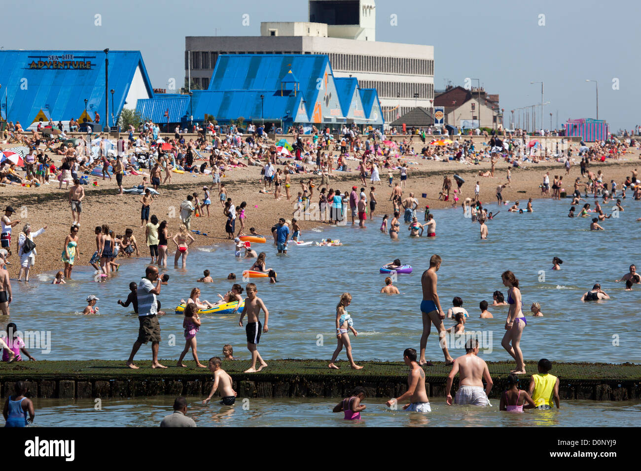 Busy sunny beach scene hi-res stock photography and images - Alamy