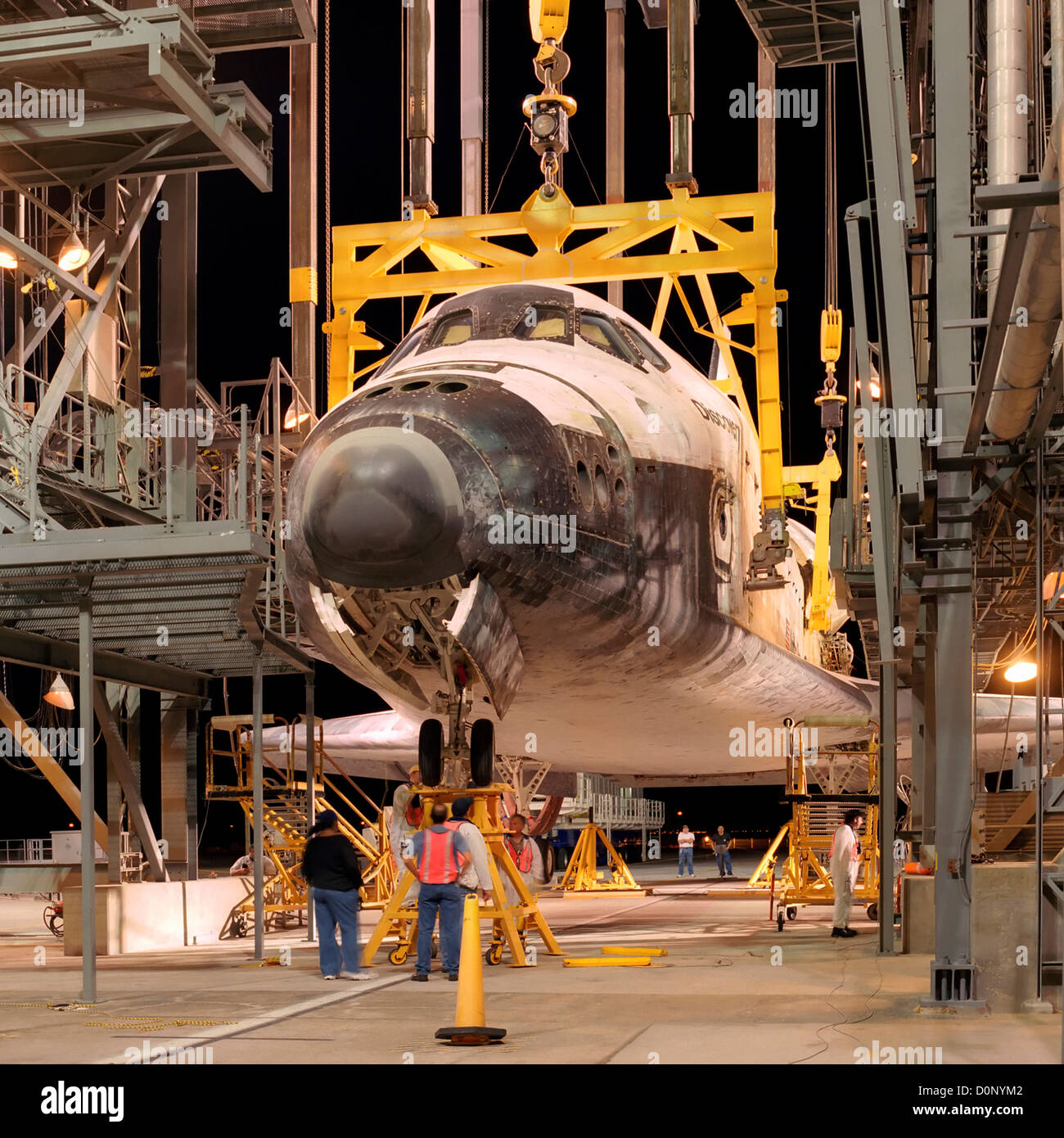 Servicing the Space Shuttle Stock Photo - Alamy