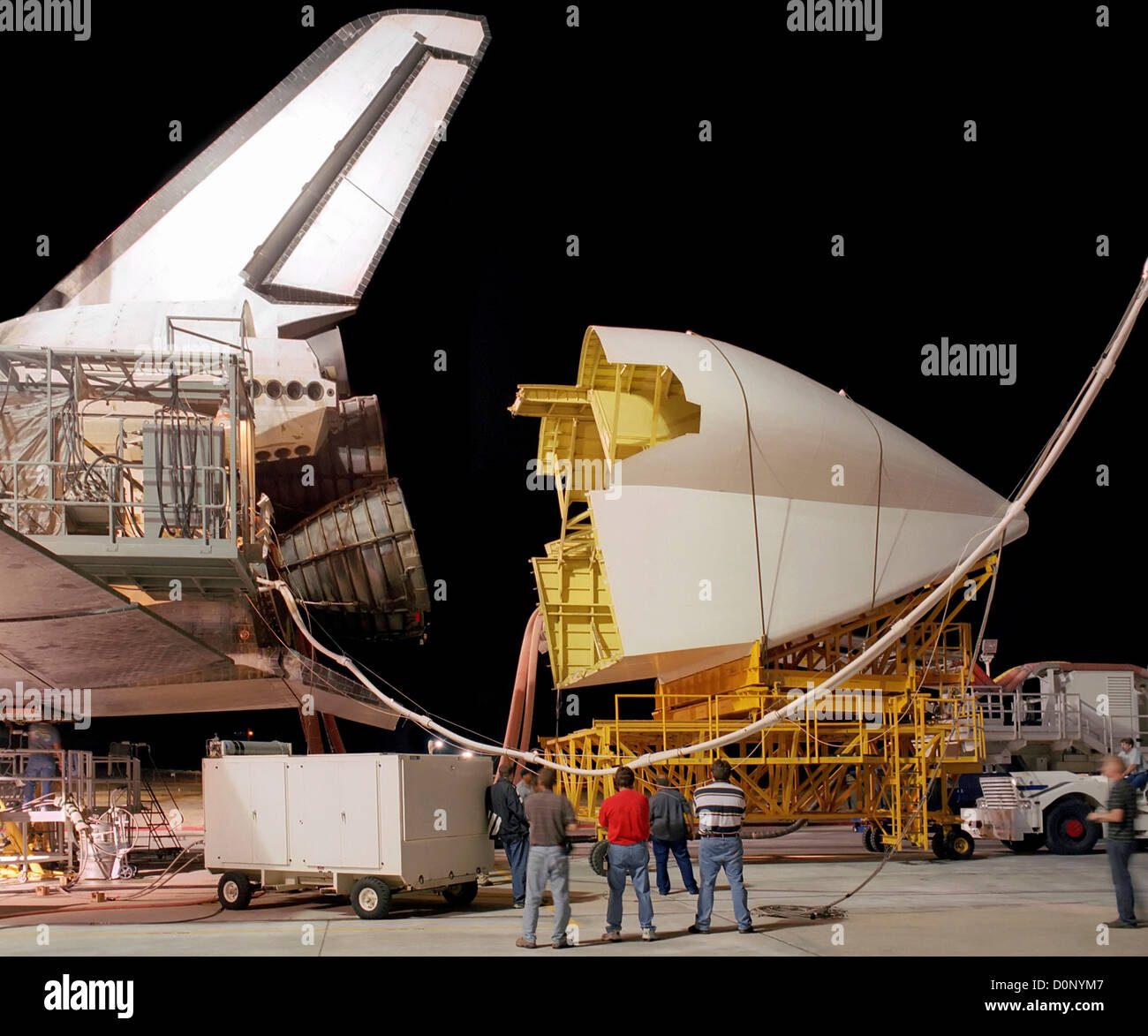 Attaching Tail Cone to Space Shuttle Discovery Stock Photo - Alamy