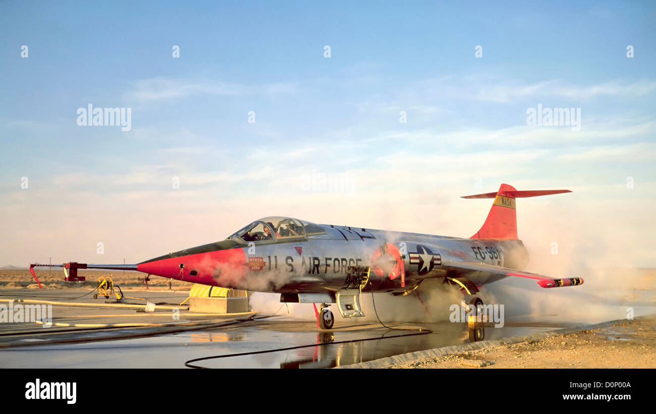 Nasa f 104 hi-res stock photography and images - Alamy