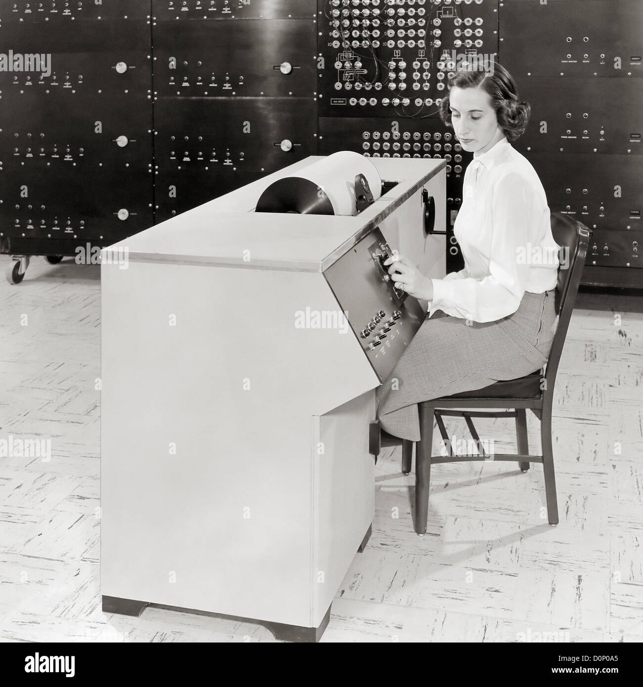 Analog computer hi-res stock photography and images - Alamy