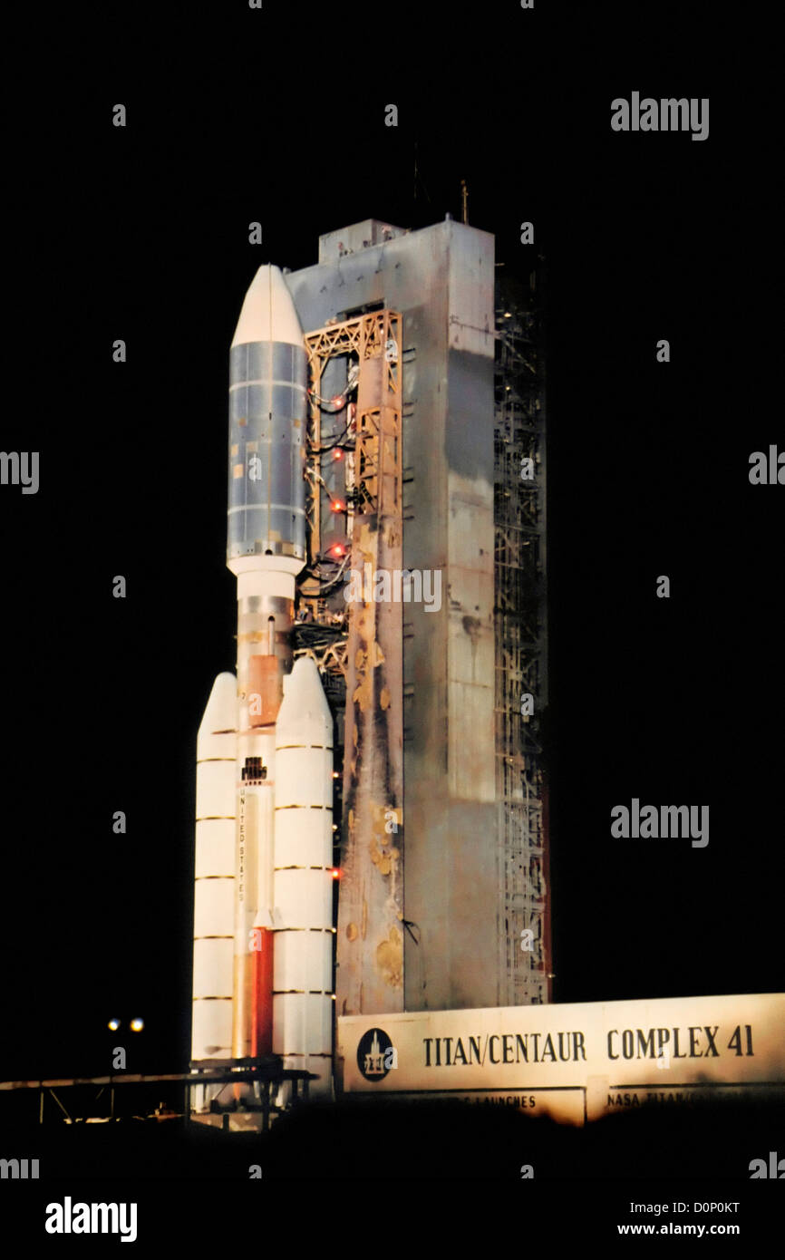 Rocket and gantry hi-res stock photography and images - Alamy