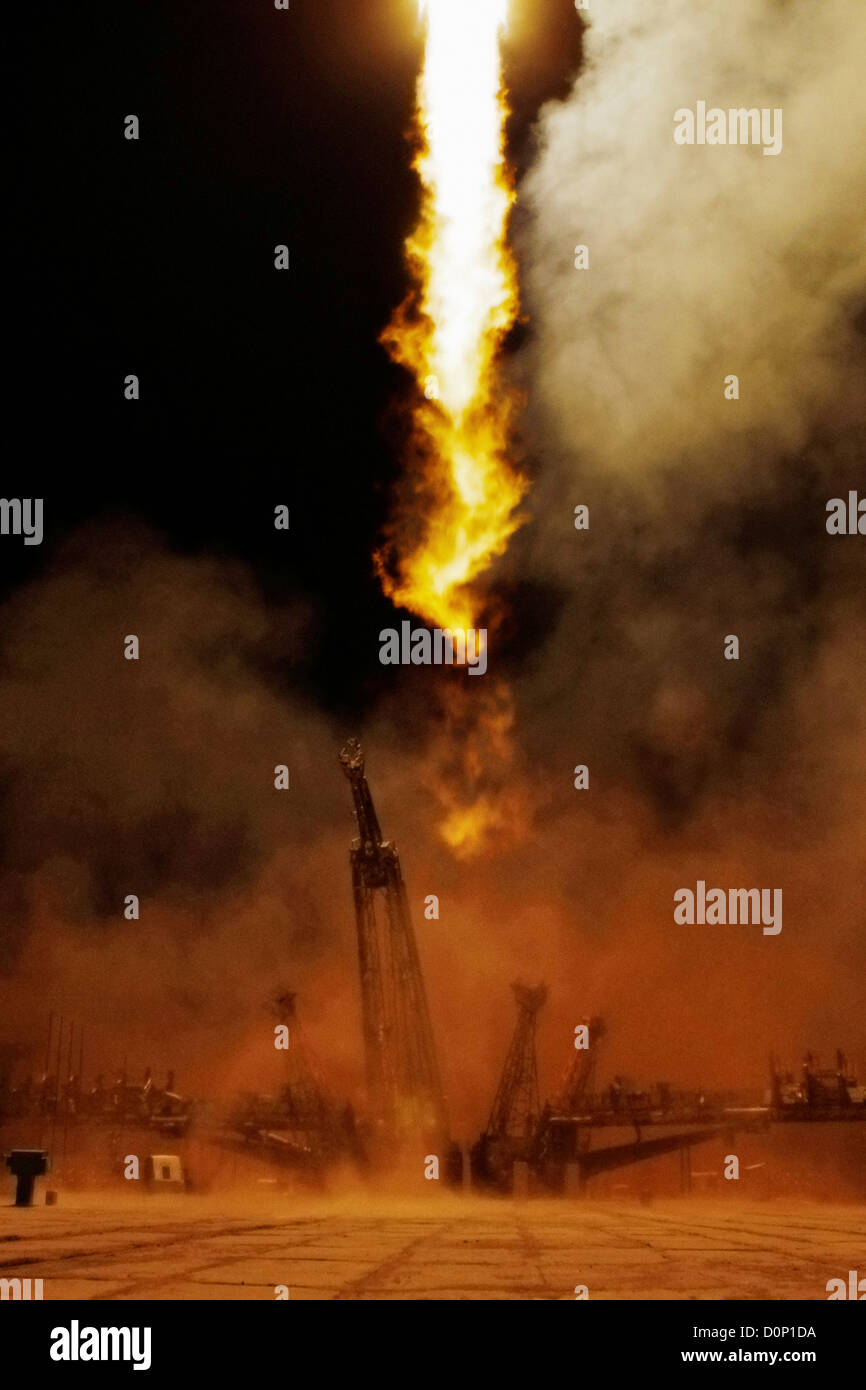 Flame of Ascending Soyuz Rocket Stock Photo - Alamy