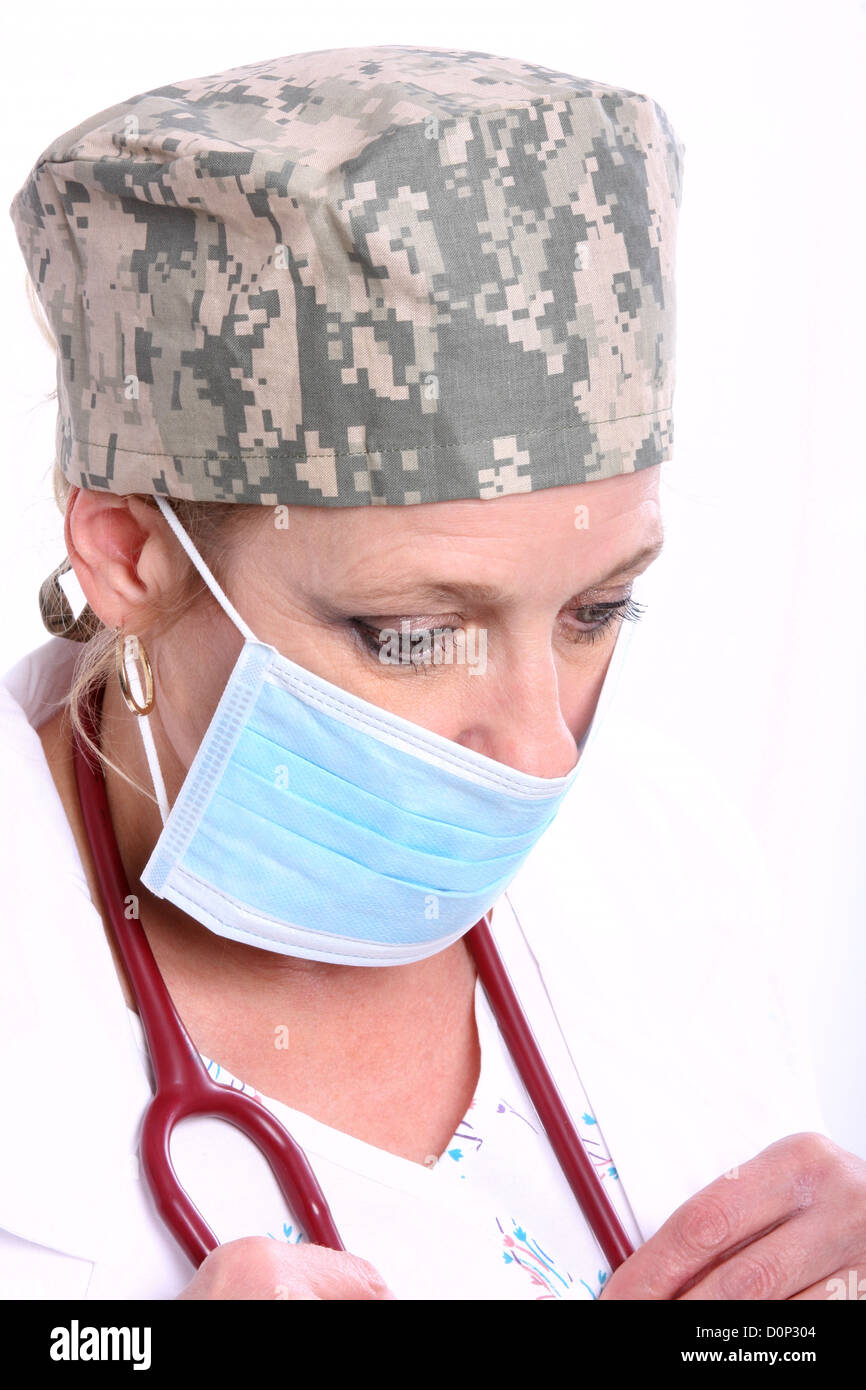 Female army doctor hi-res stock photography and images - Alamy
