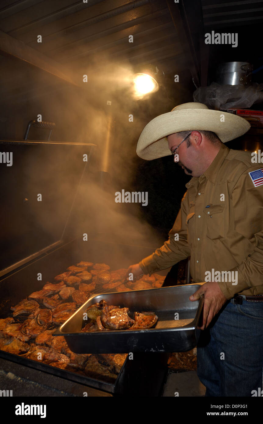 Cowboy cooking fire hi-res stock photography and images - Alamy