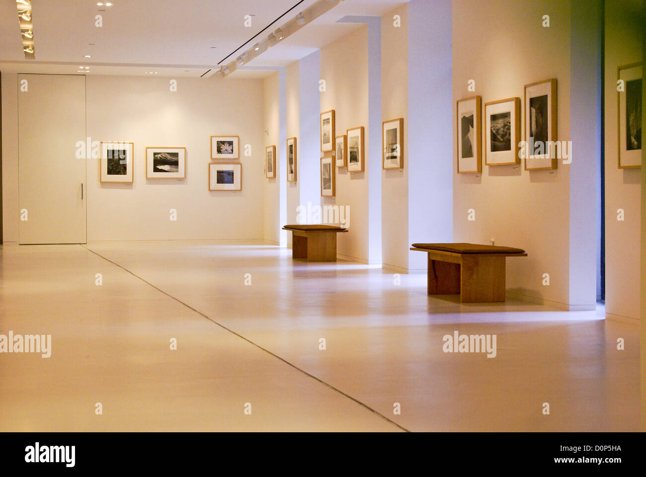 Minimalist art gallery hi-res stock photography and images - Alamy