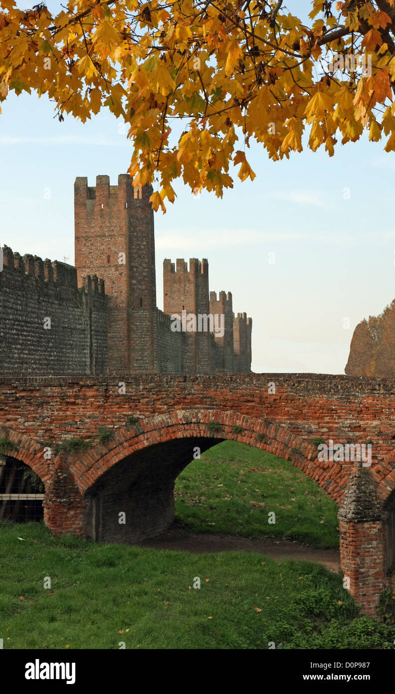charming red brick bridge of an ancient medieval castle in autumn Stock ...