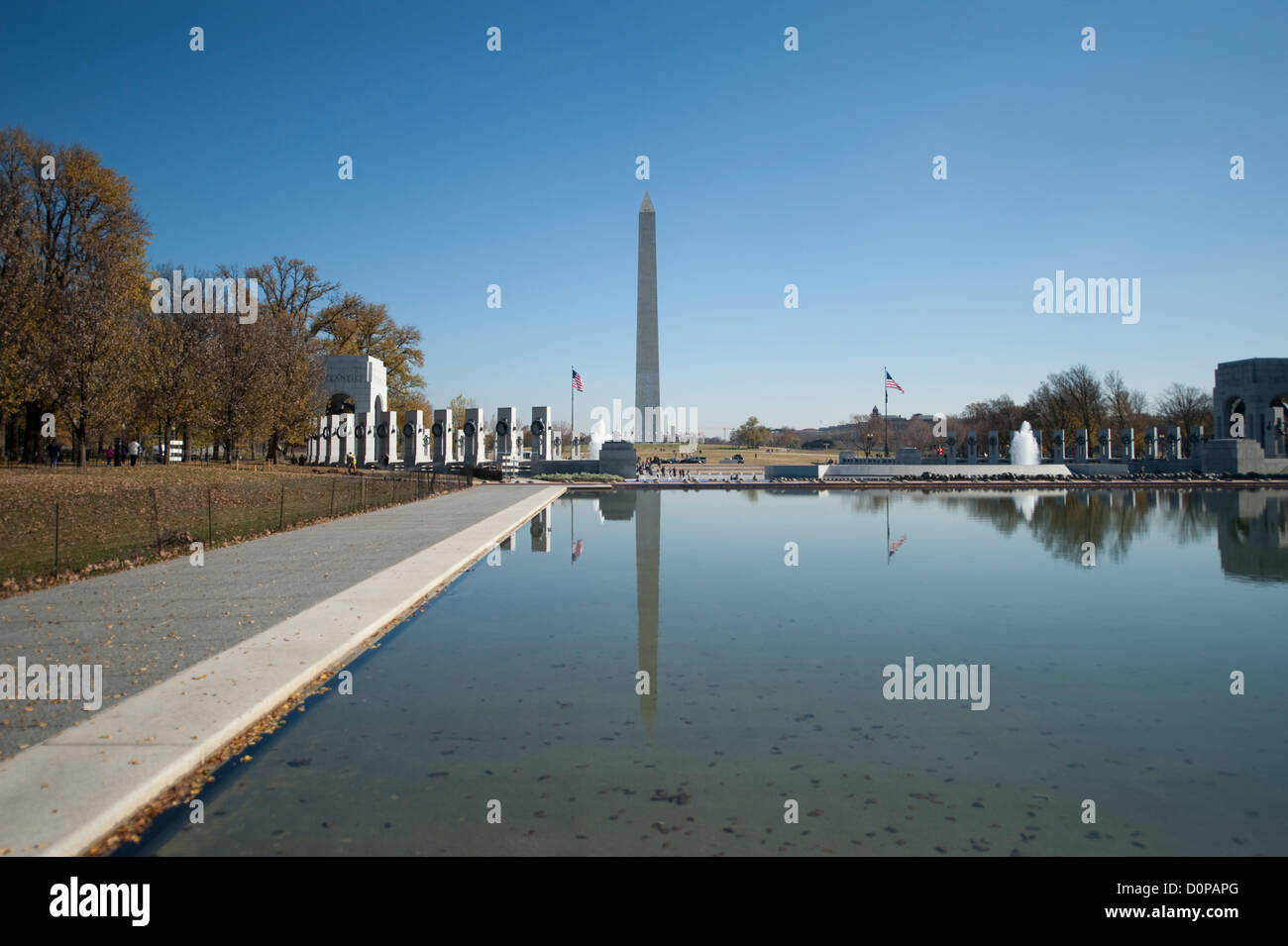 The Washington Monument and National World War II memorial on the ...