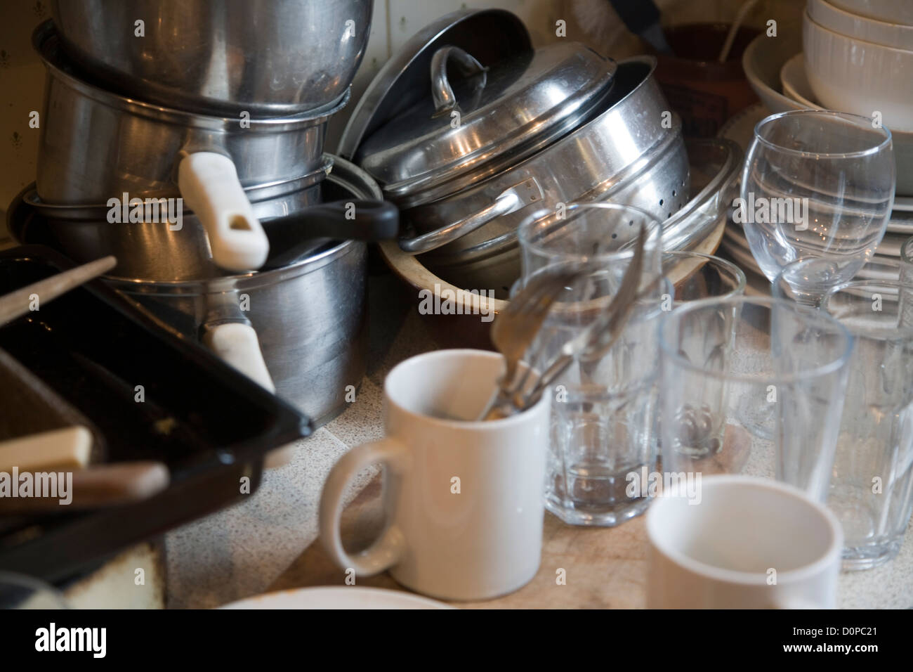 Dishes piled up hi-res stock photography and images - Alamy