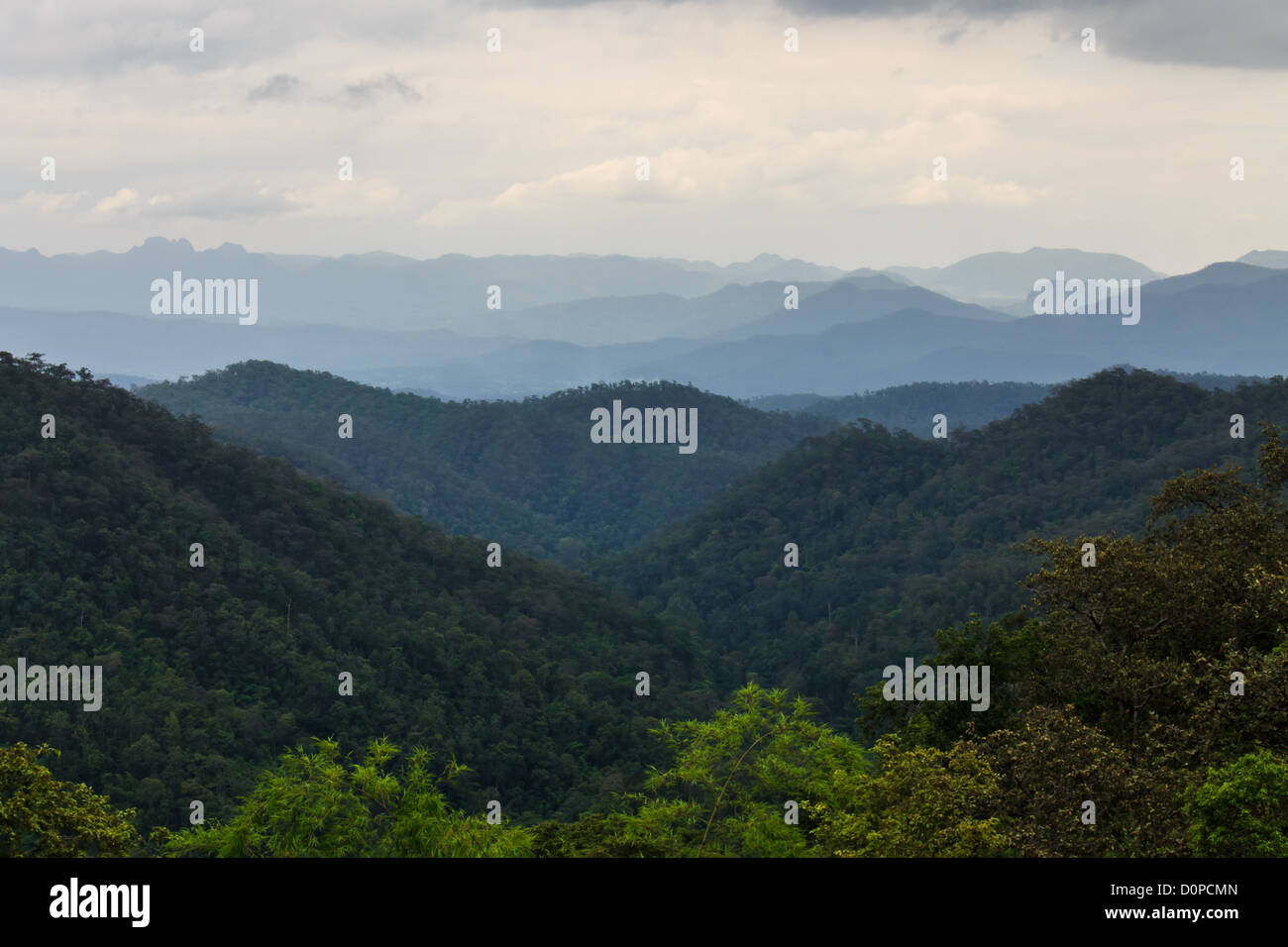 Fog cover mountain hi-res stock photography and images - Alamy