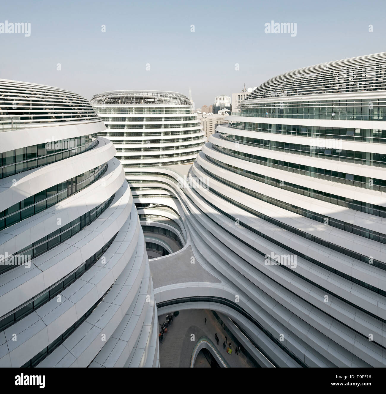 Curved alignment hi-res stock photography and images - Alamy