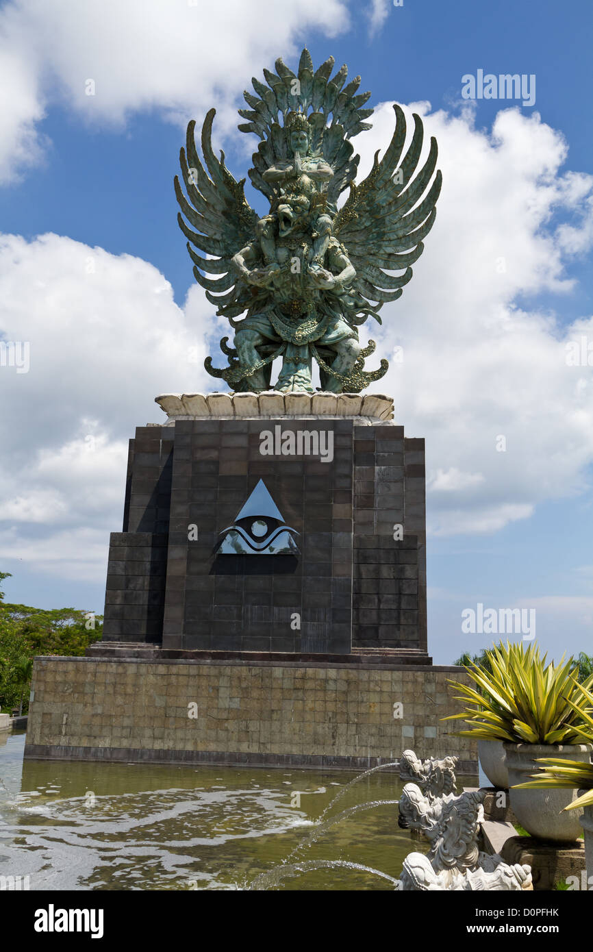 Temple figure sculpture hi-res stock photography and images - Alamy