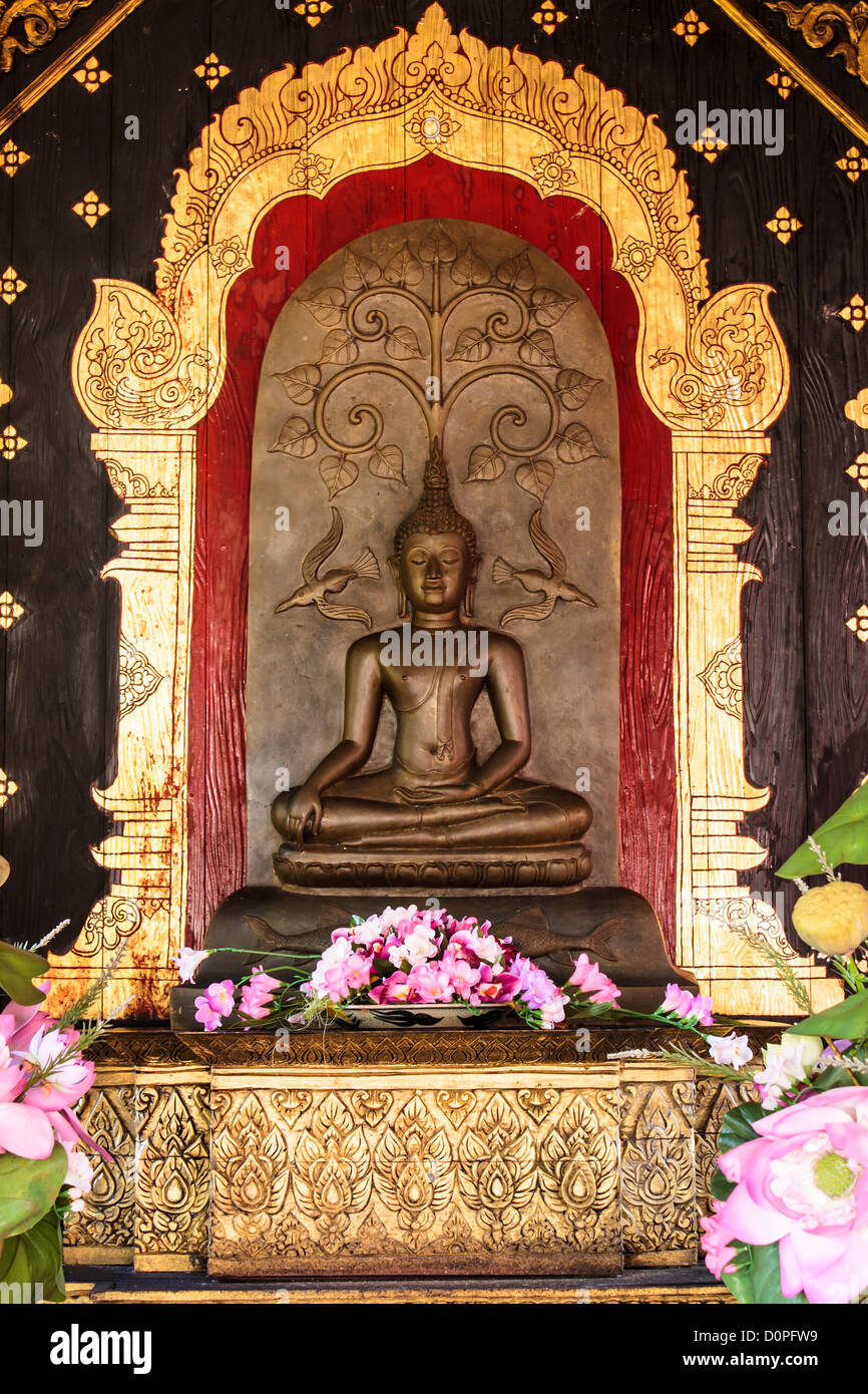 Gold plated chedi hi-res stock photography and images - Alamy