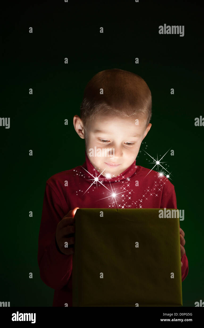 Light coming out of box hi-res stock photography and images - Alamy