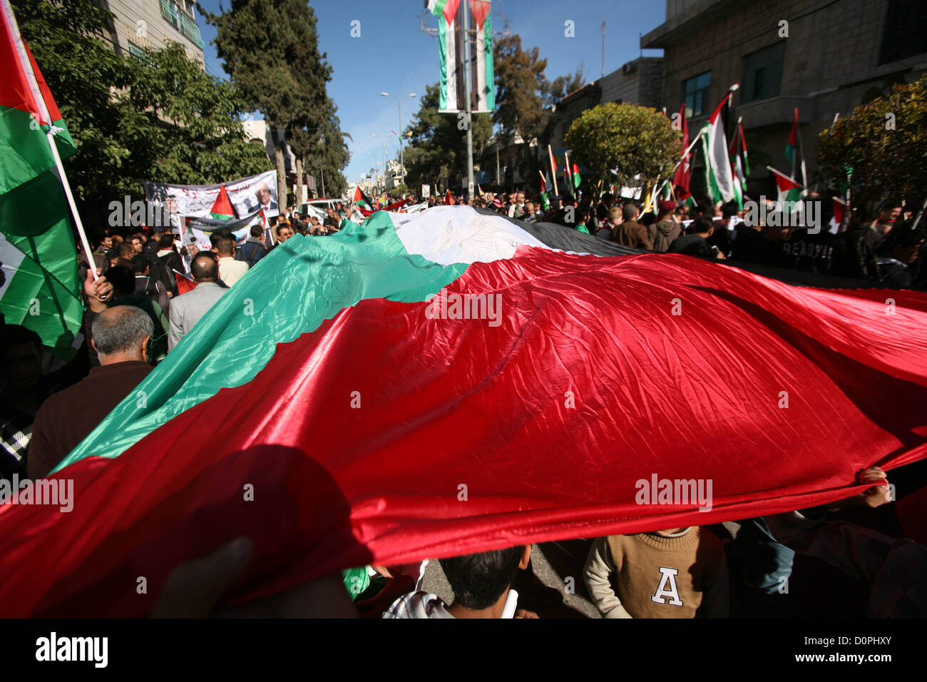 Nov. 29, 2012 - Hebron, West Bank - People march with a giant ...