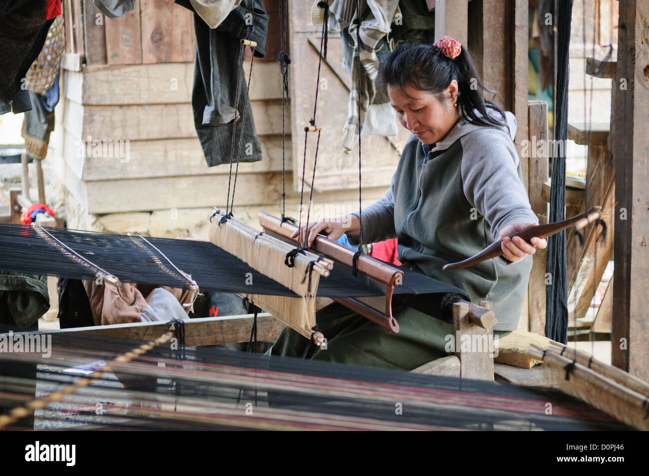 Woman weaving traditional textiles hi-res stock photography and images ...