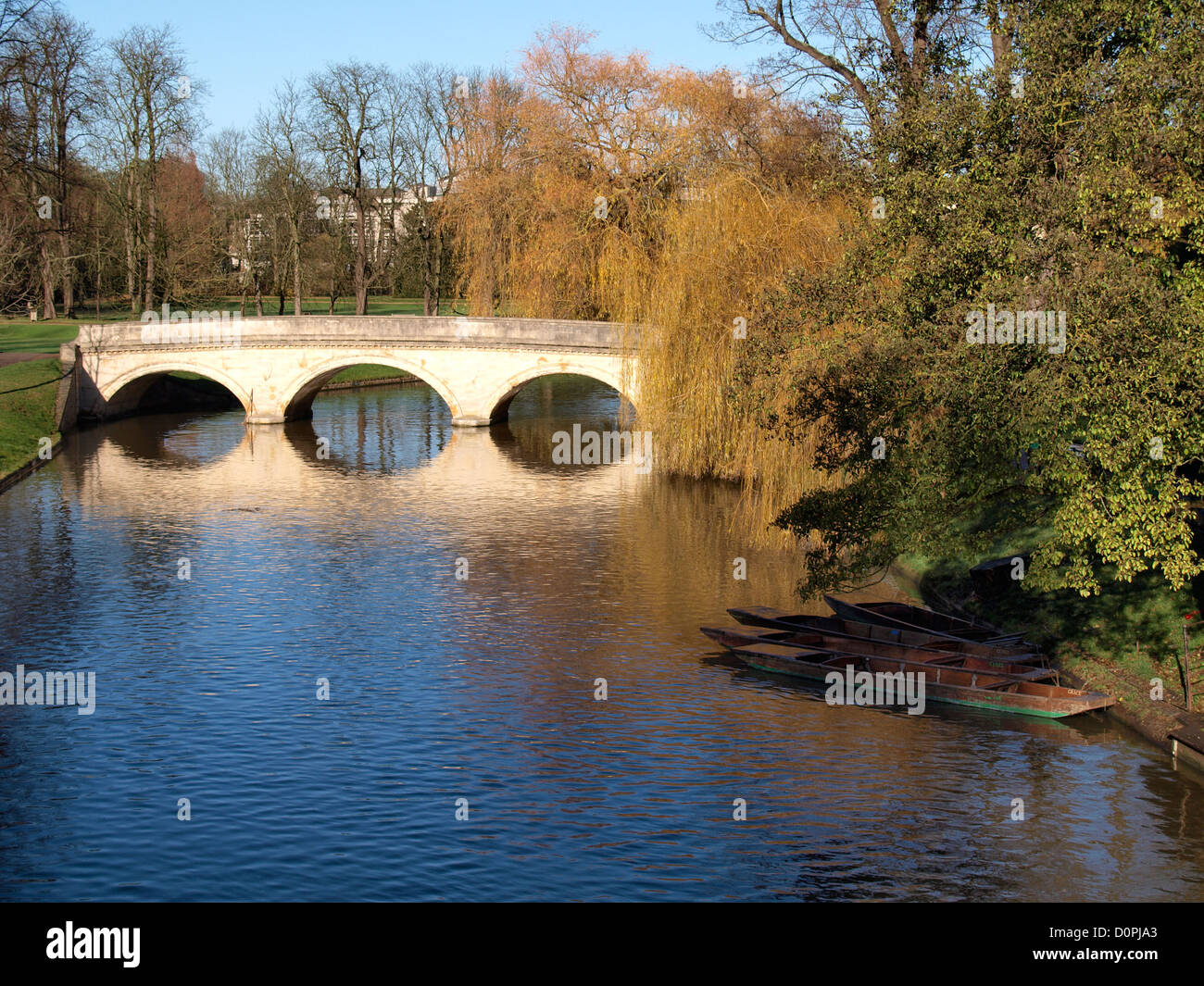 River bridge autumn england hi-res stock photography and images - Alamy