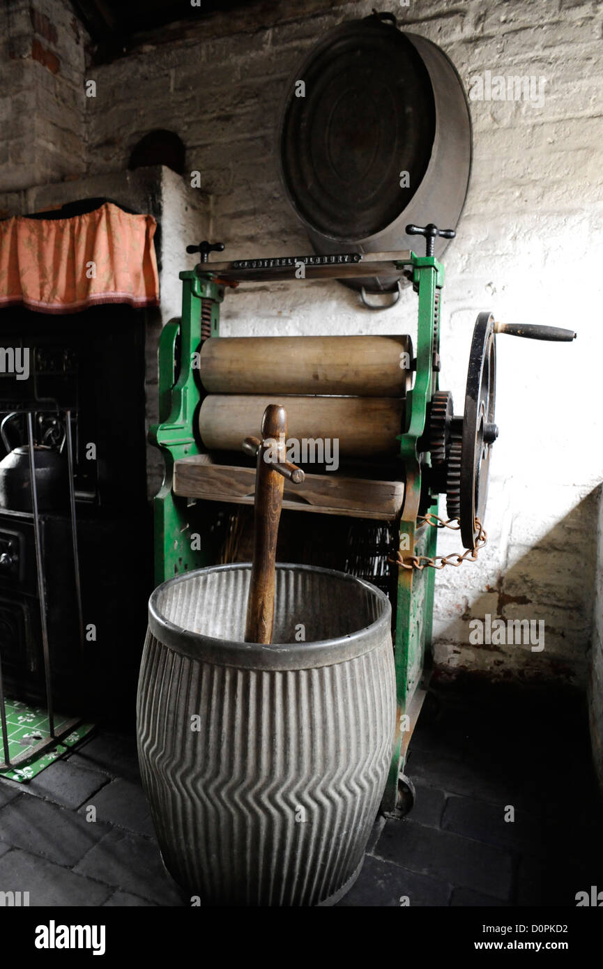 Old mangle hi-res stock photography and images - Alamy