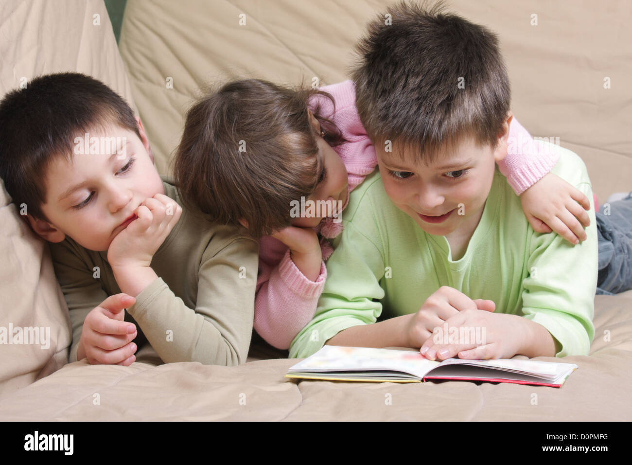 Boy boys kids children reading hi-res stock photography and images - Alamy