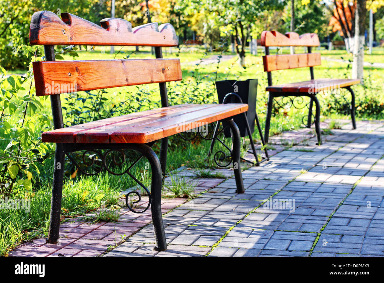 Bin benches hi-res stock photography and images - Alamy