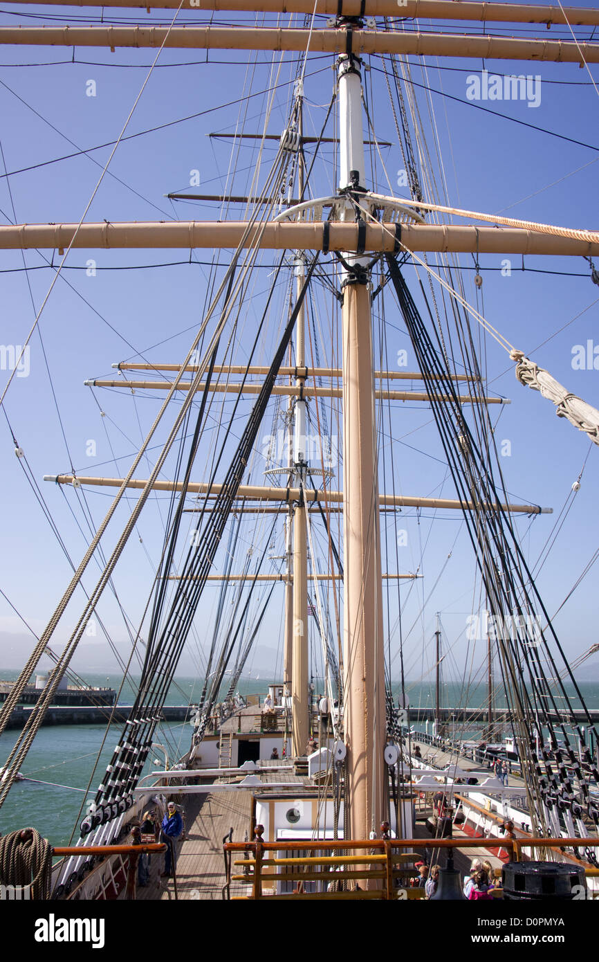 Tall masts hi-res stock photography and images - Alamy