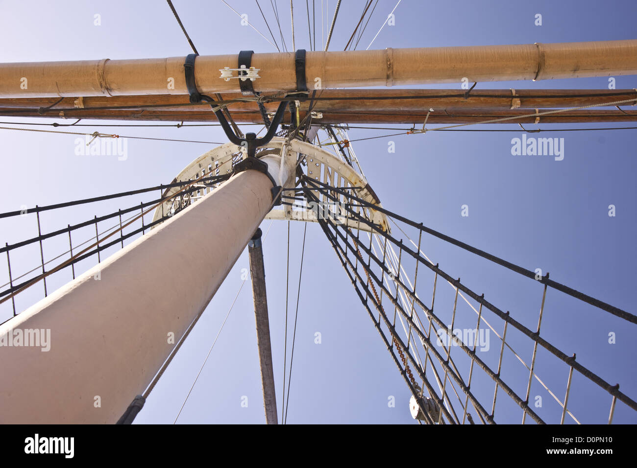 Ship's Mast and Yard Arm Stock Photo - Alamy