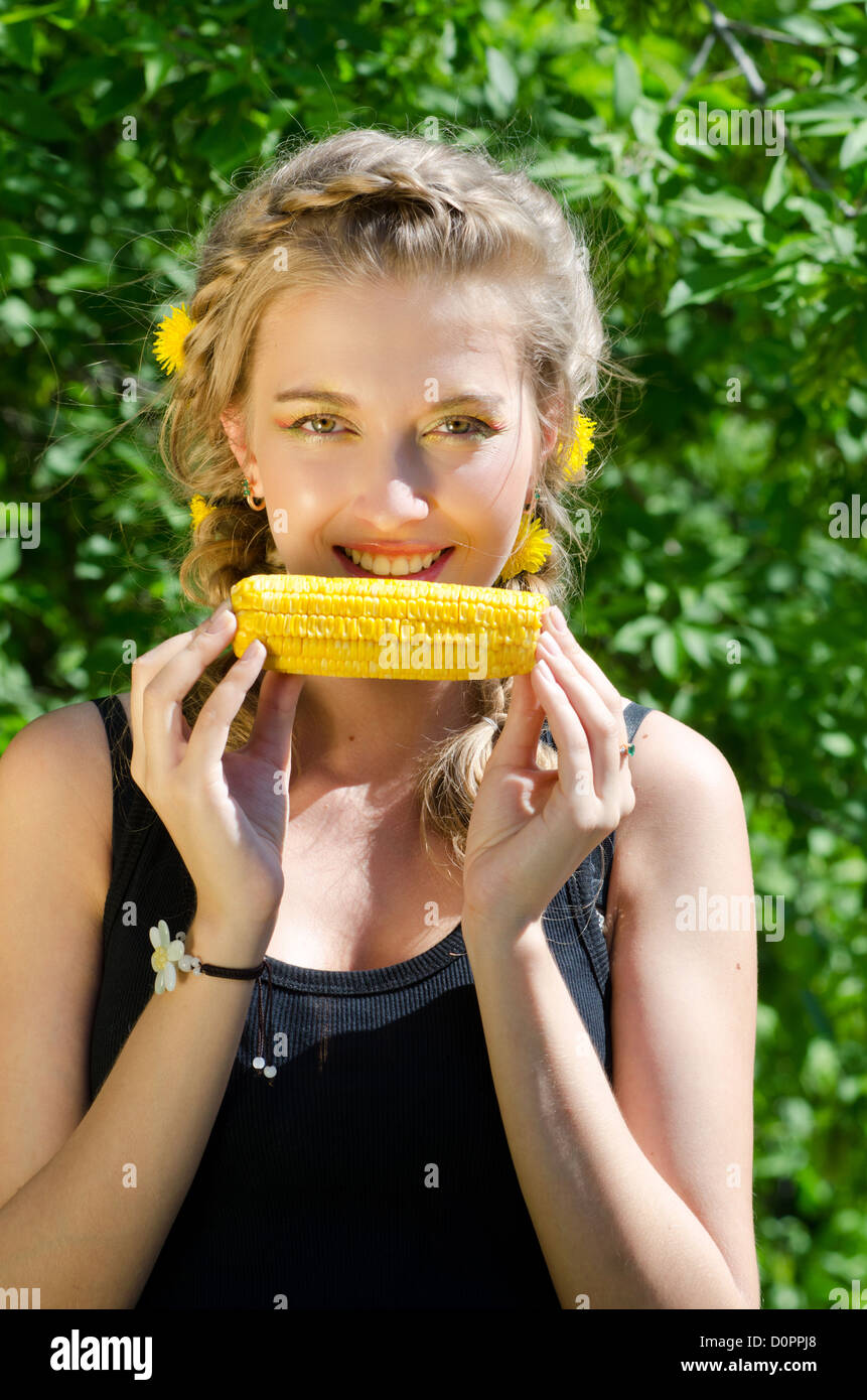 woman eating corn-cob Stock Photo - Alamy
