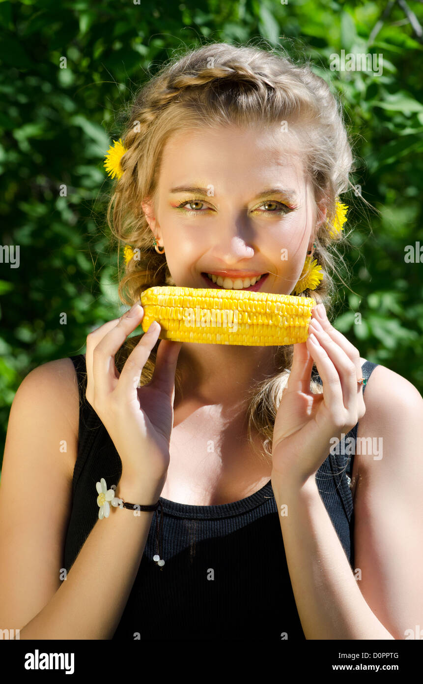 woman eating corn-cob Stock Photo - Alamy