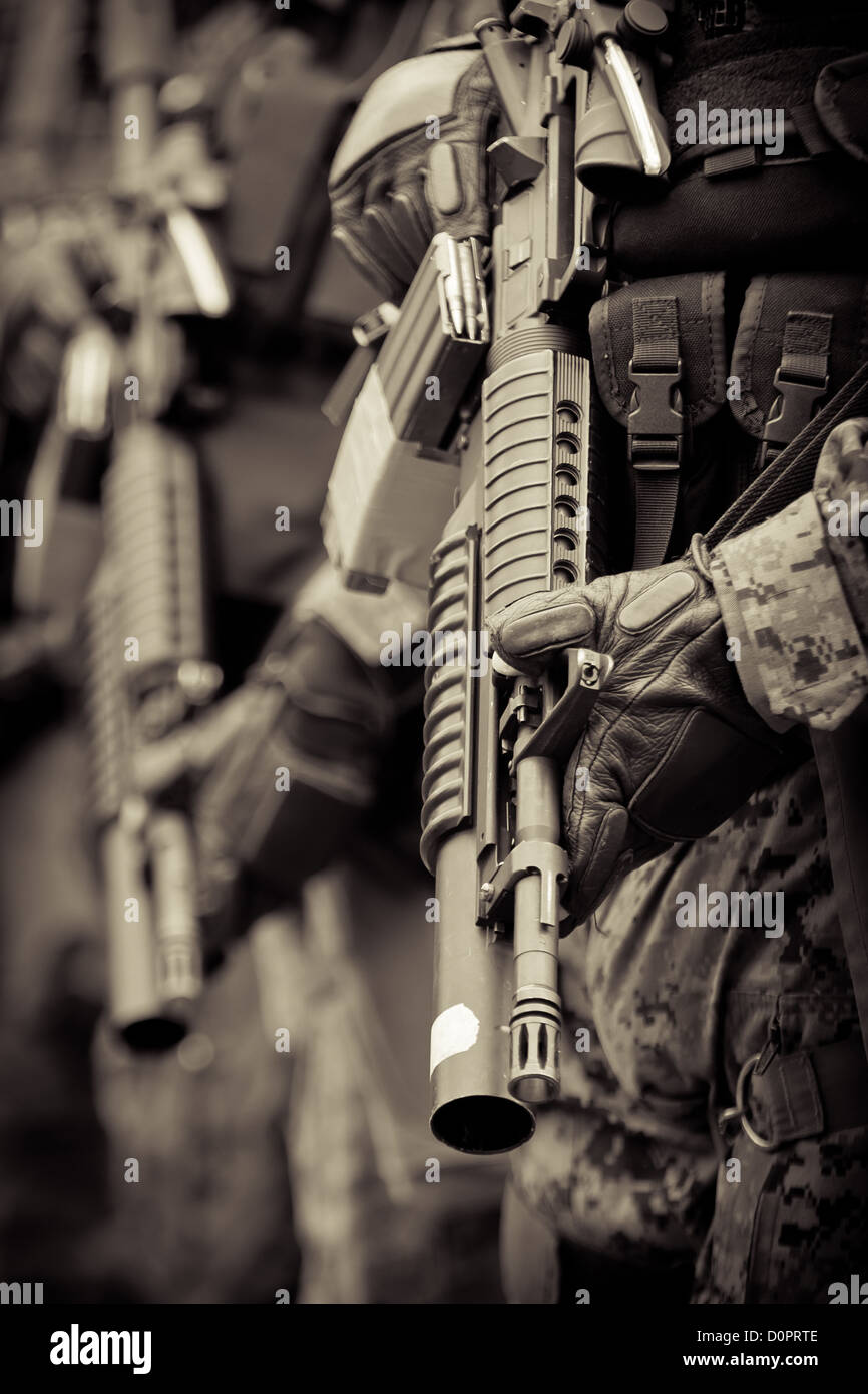 soldier in formation with armo assault rifle Stock Photo - Alamy