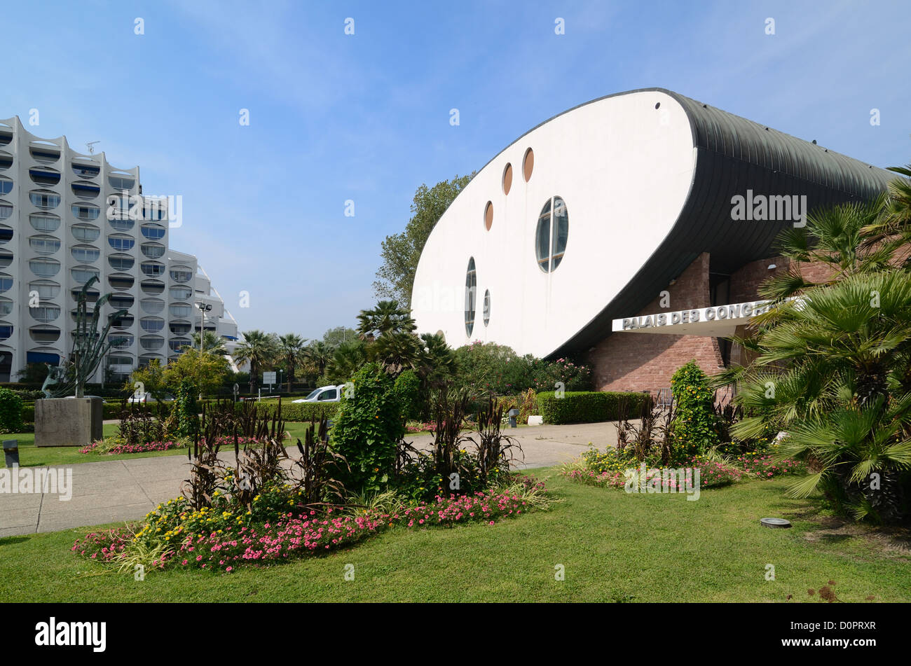 Oval shaped building hi-res stock photography and images - Alamy