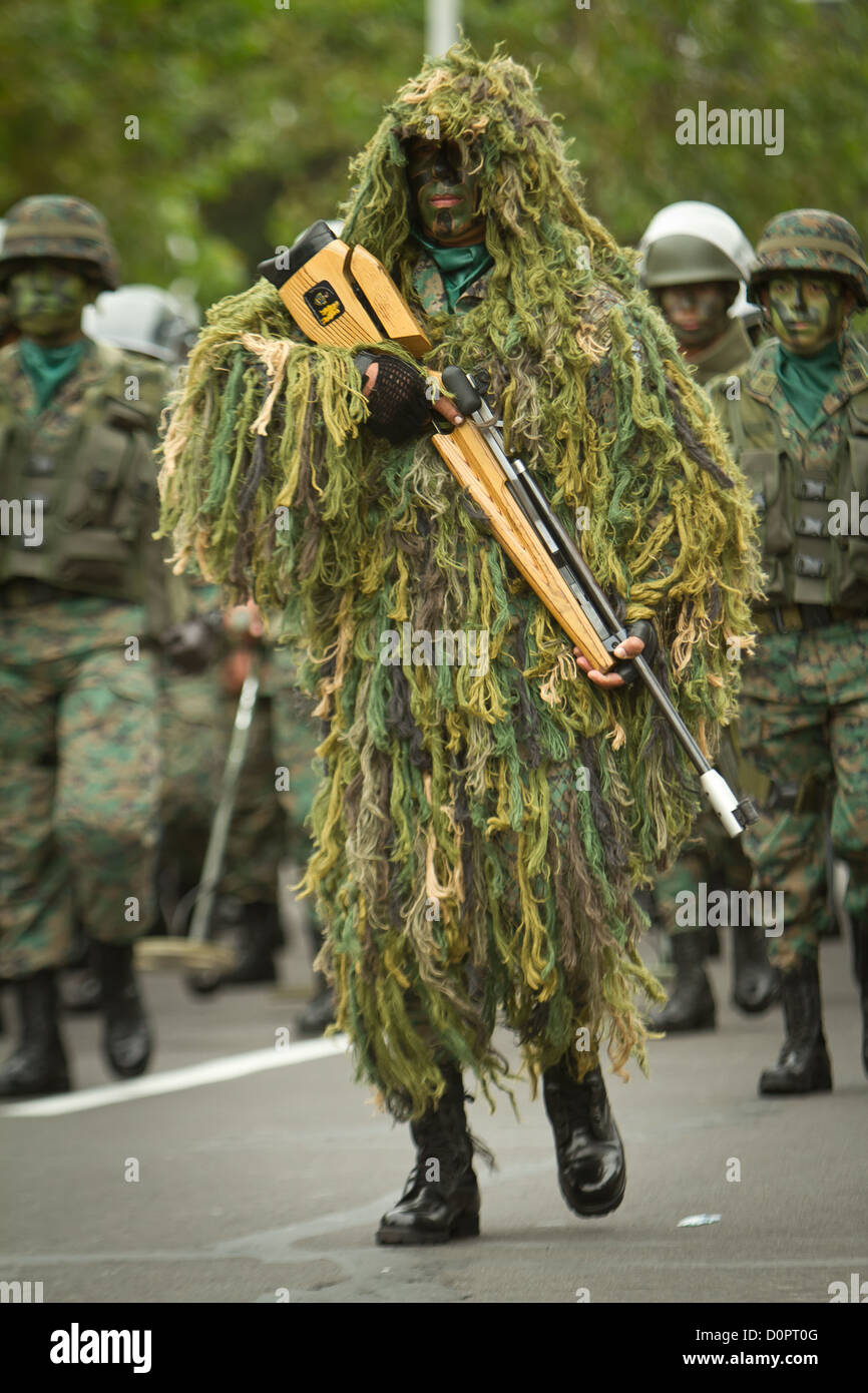 Uniform army quito hi-res stock photography and images - Alamy