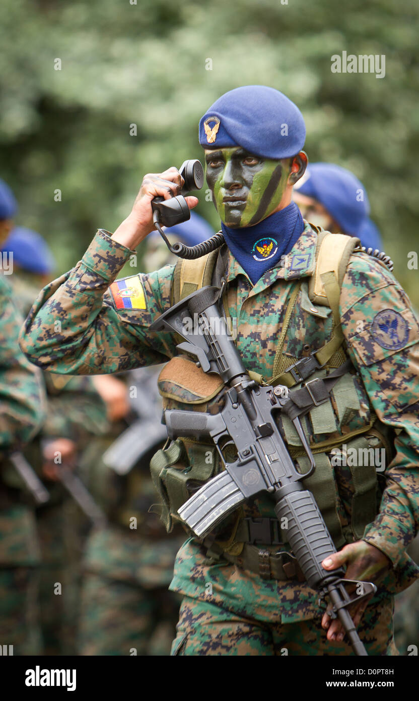 Uniform army quito hi-res stock photography and images - Alamy