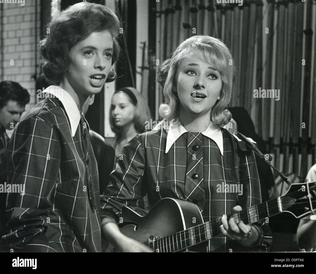 THE CARAVELLES UK pop duo on Ready, Steady,Go in 1963 with Andrea ...