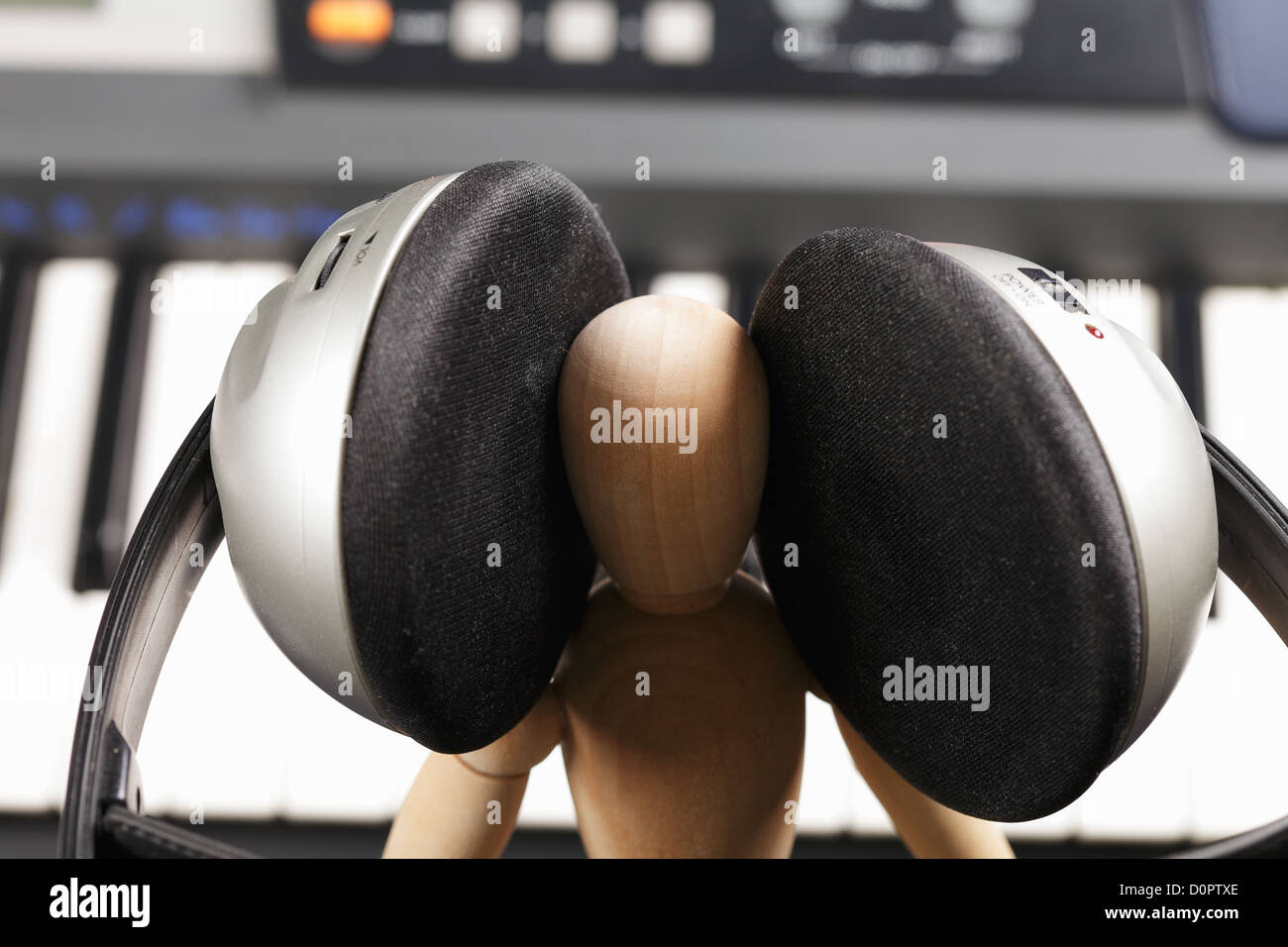 Loud music hi-res stock photography and images - Alamy