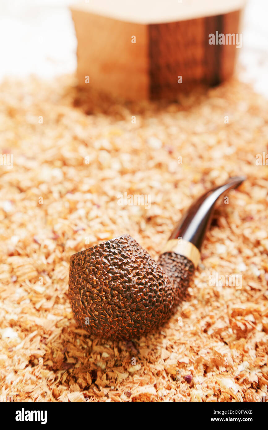 Briar smoking pipe and wood Stock Photo - Alamy