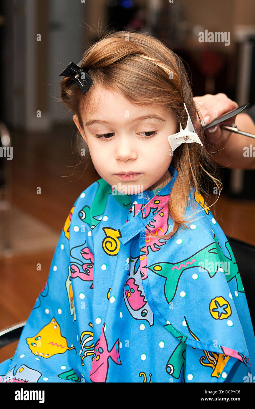 Girl Getting A Haircut High Resolution Stock Photography and Images - Alamy