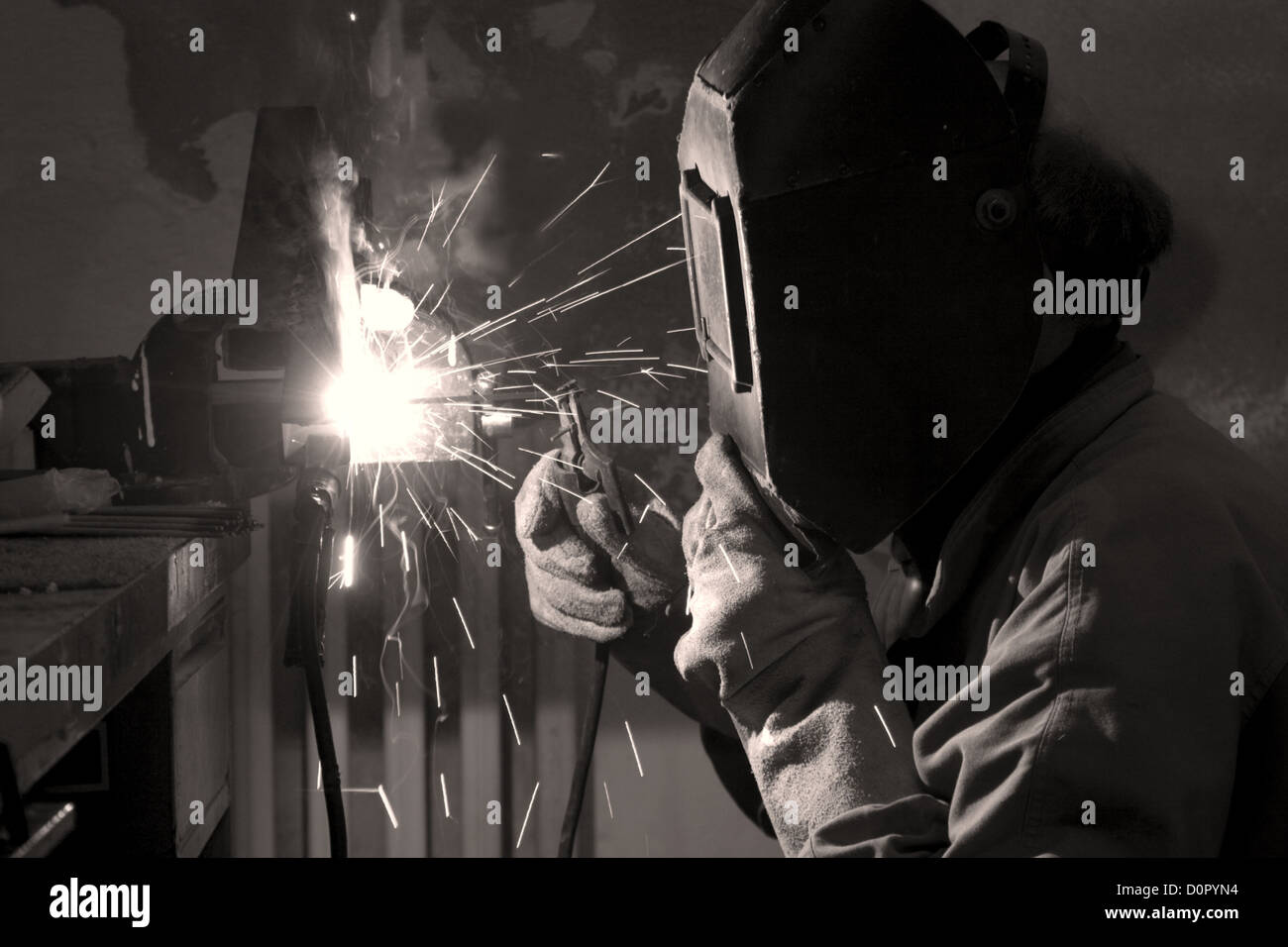 welder at work Stock Photo - Alamy